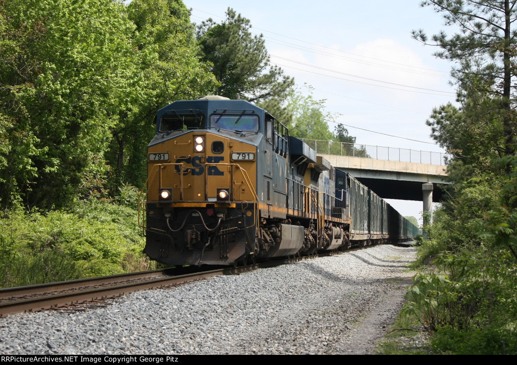 CSX 791 and train Q703